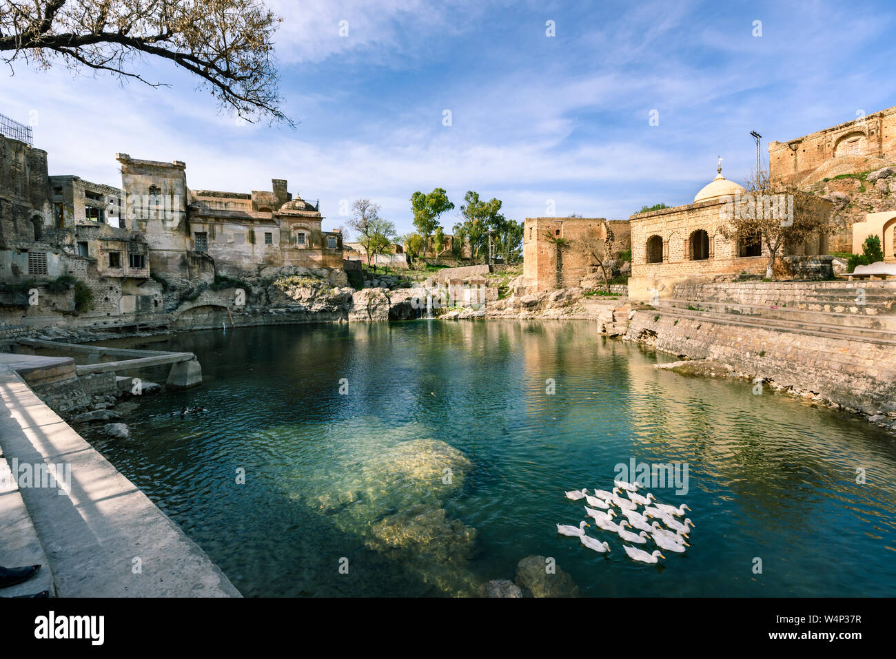 Pond at Katas Raj temple in Punjab, Pakistan Stock Photo - Alamy