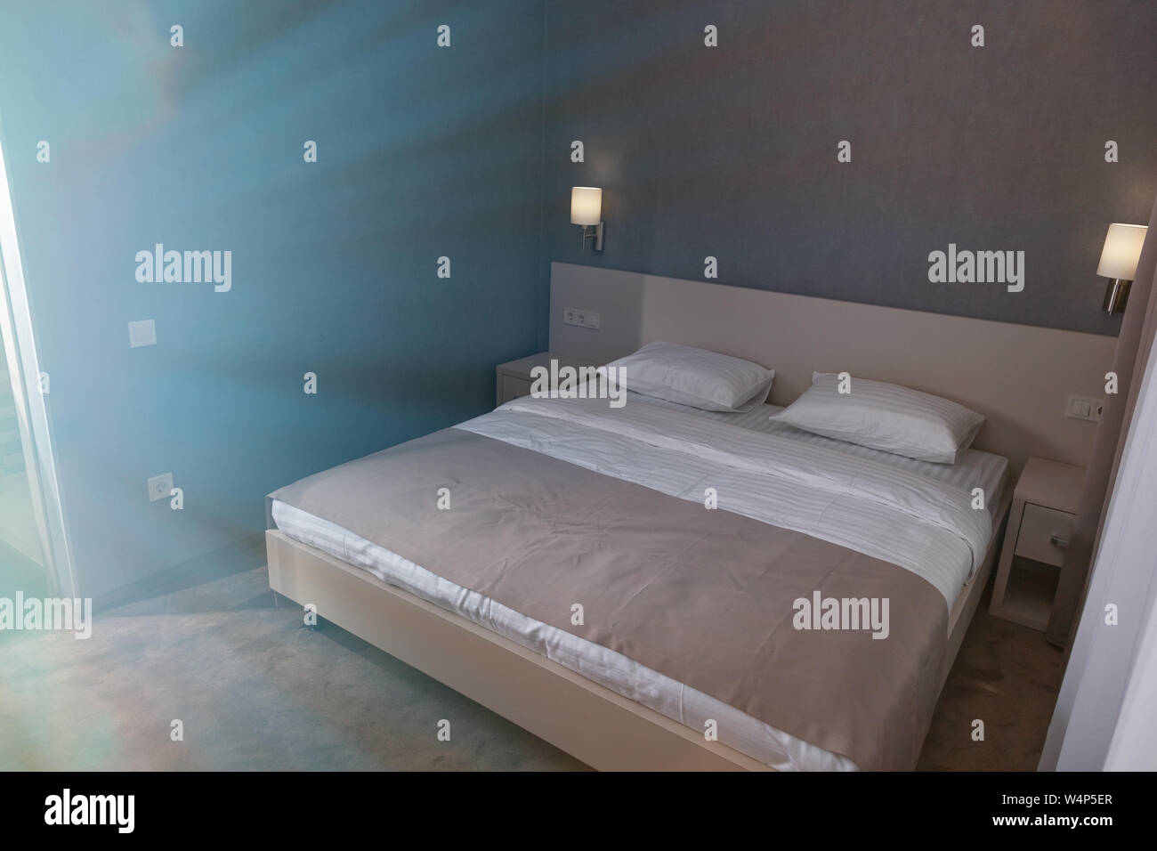 Hotel room luxury relax hi-res stock photography and images - Alamy