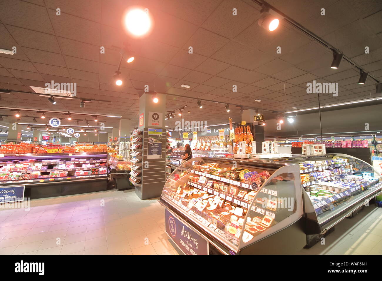 People visit Carrefour supermarket Madrid Spain Stock Photo - Alamy