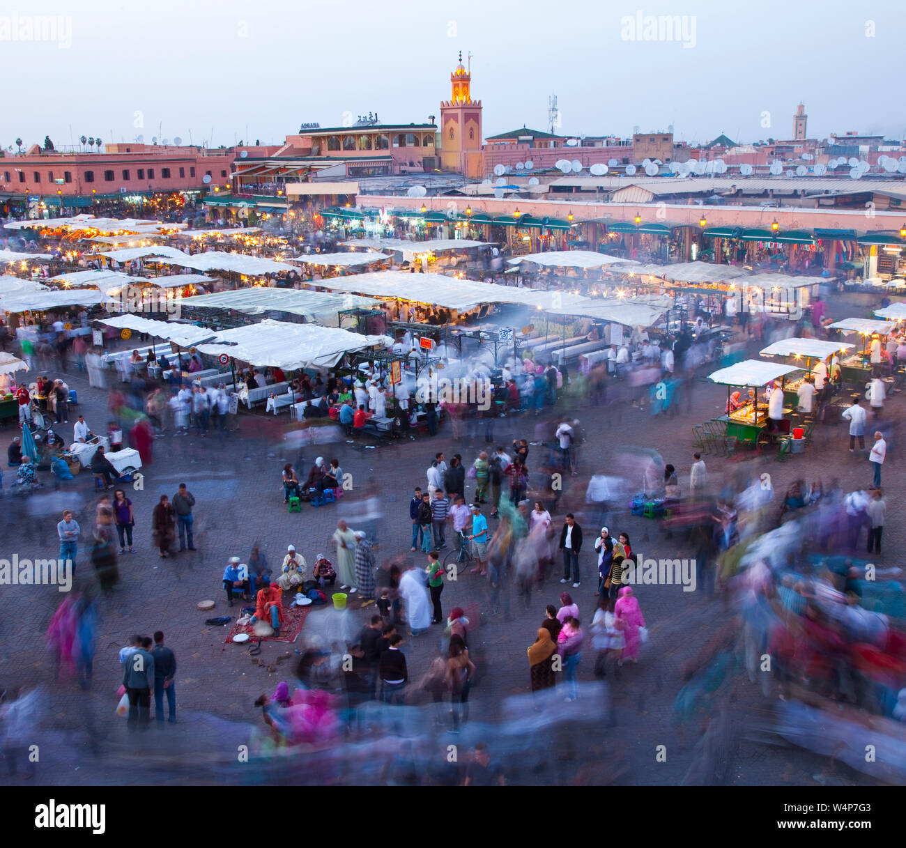 Plaza de Djemaa El Fna, Marrakech, Alto Atlas, Marruecos, Africa Stock ...