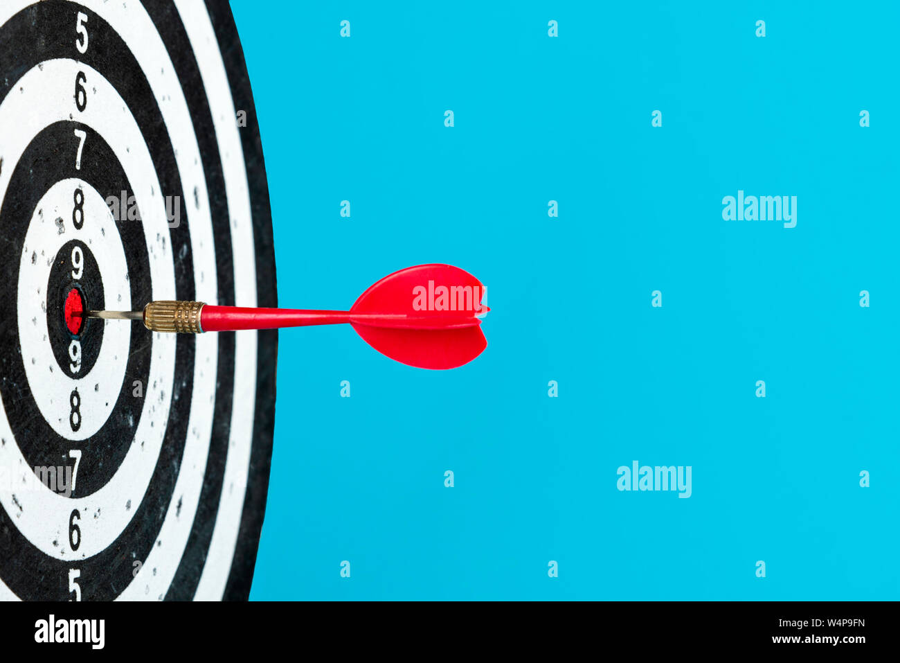 Target with arrow in the center. Hit the target Stock Photo - Alamy