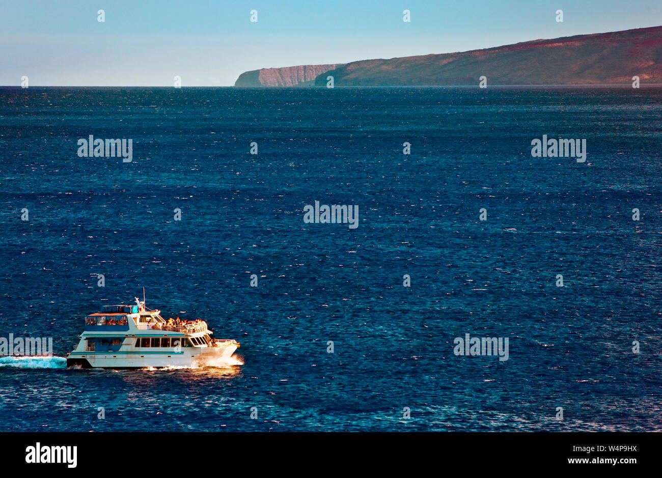 Boat full of people sightseeing on the ocean Stock Photo - Alamy