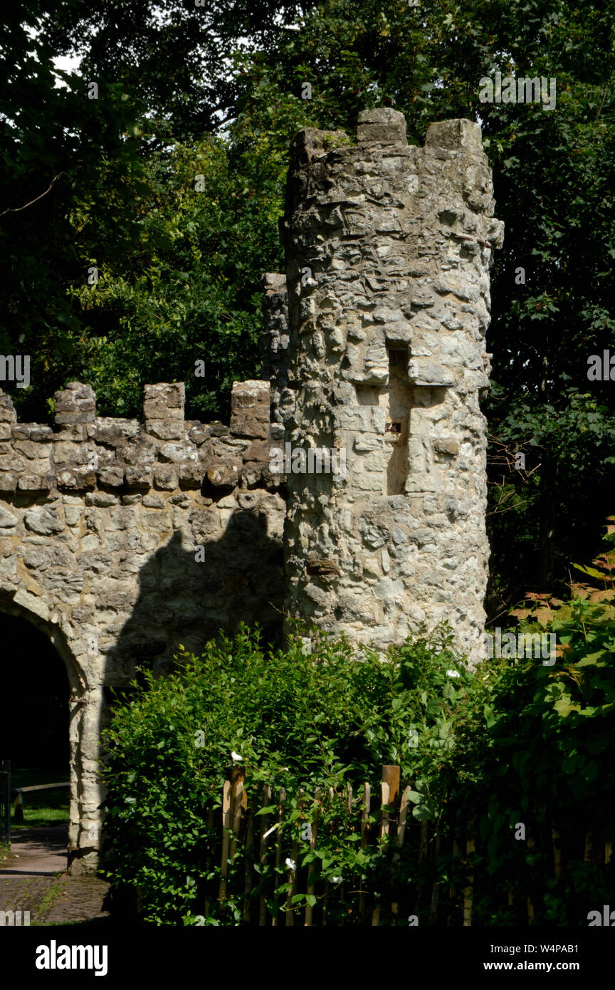 Reigate town centre reigate surrey hi-res stock photography and images ...