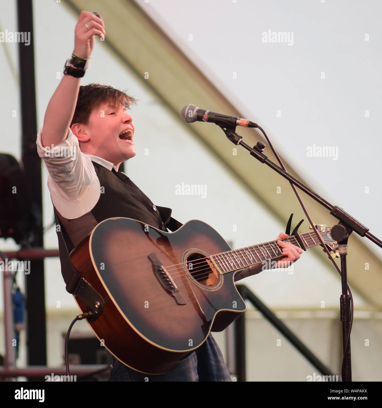 Live protest music hi-res stock photography and images - Alamy