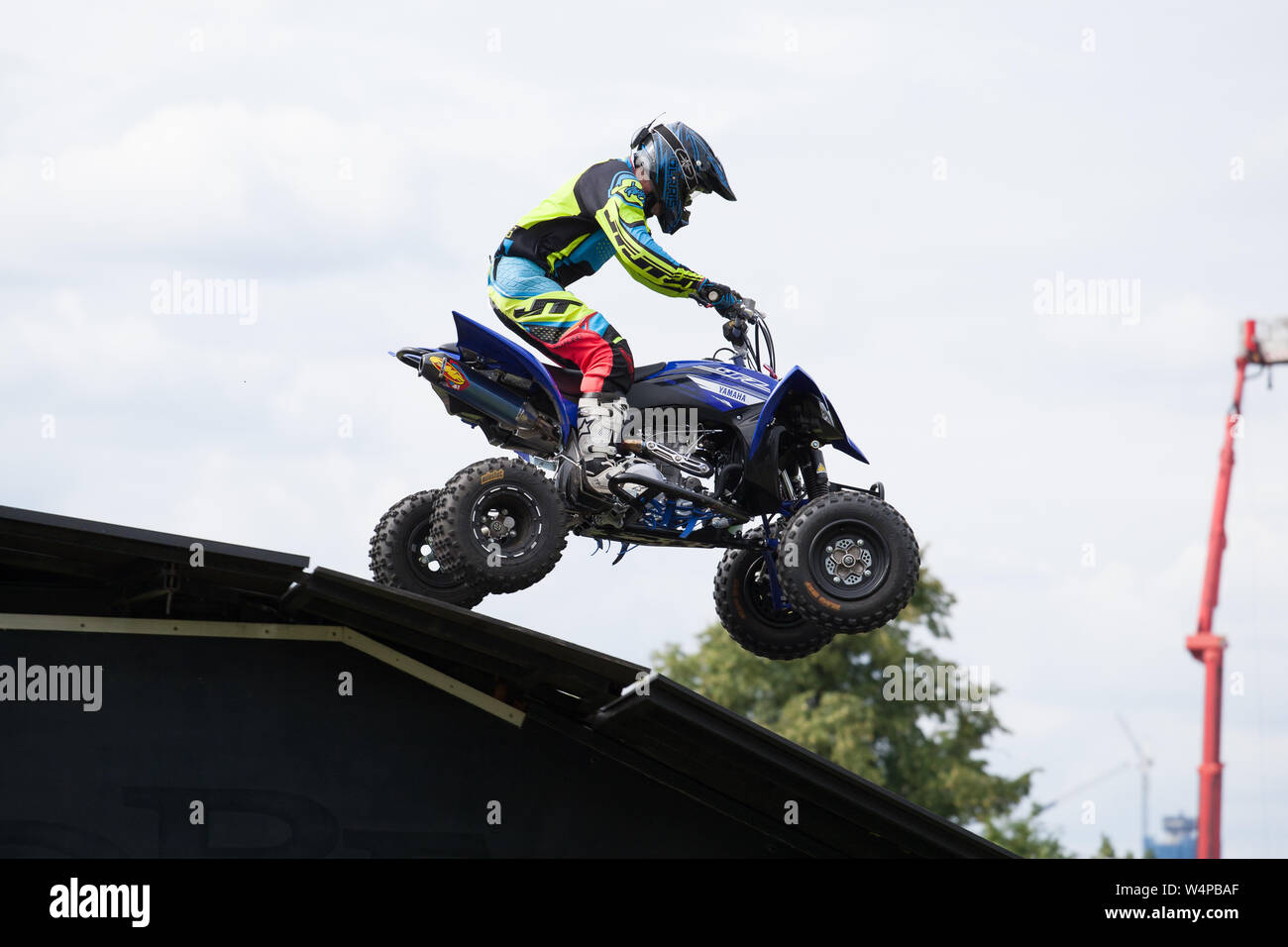 Stunt show ramp hi-res stock photography and images - Alamy
