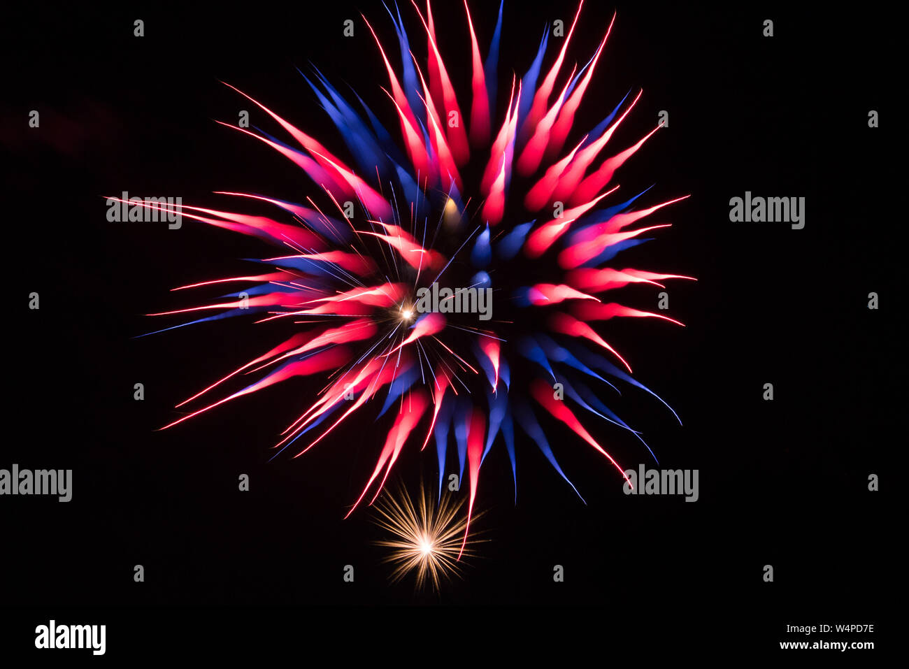 Pink firework explosion hi-res stock photography and images - Alamy
