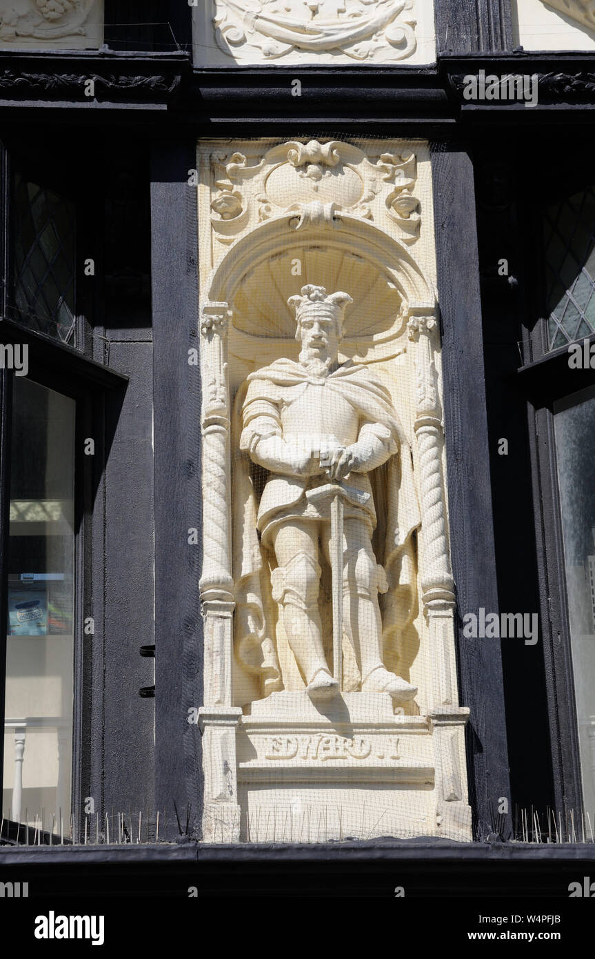 Statue of Edward I on No 15, Cornhill, Bury St Edmunds, Suffolk Stock ...