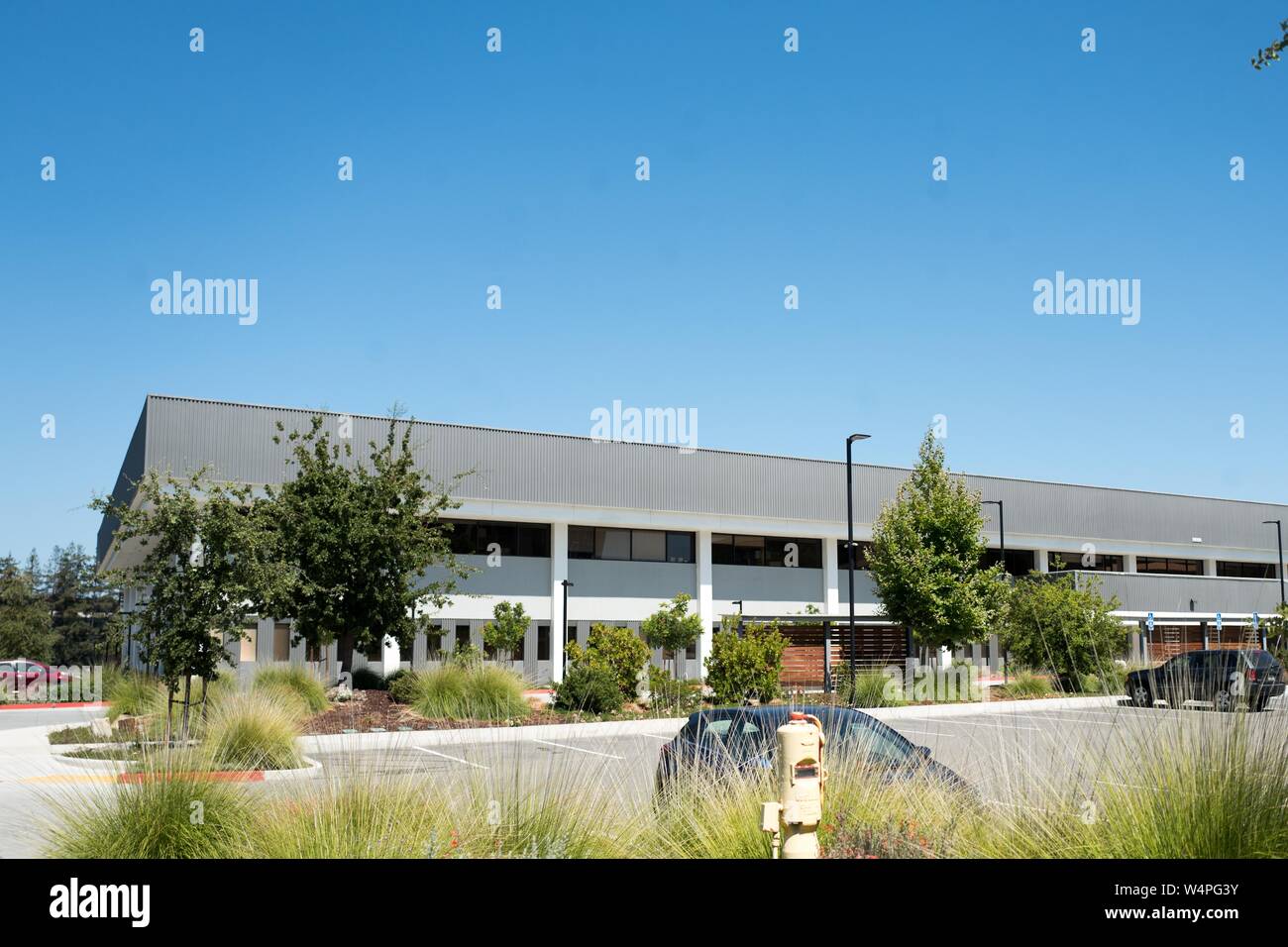 Apple headquarters cupertino logo hi-res stock photography and images ...