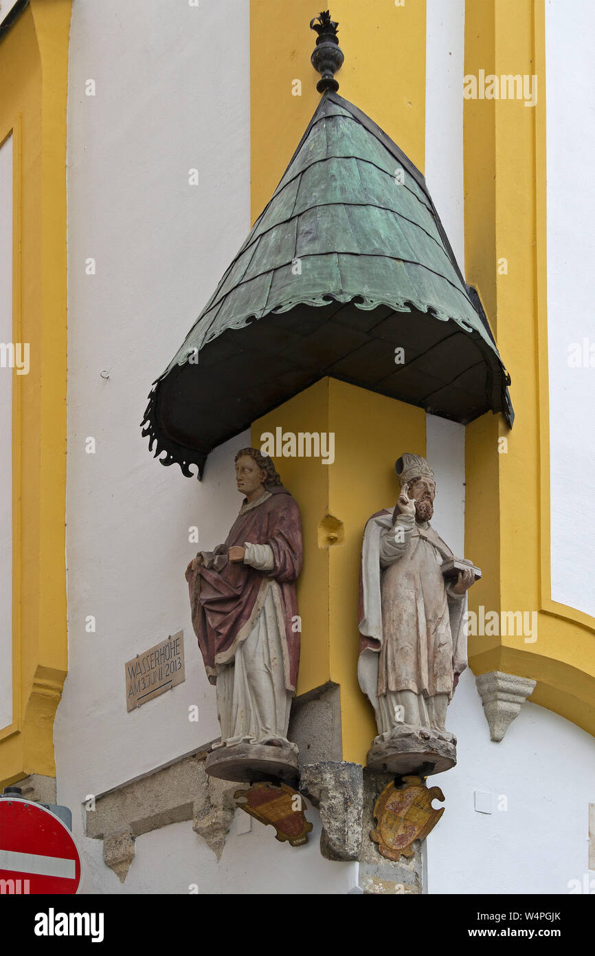 statues, Hotel Zum Wilden Mann, Passau, Lower Bavaria, Germany Stock ...