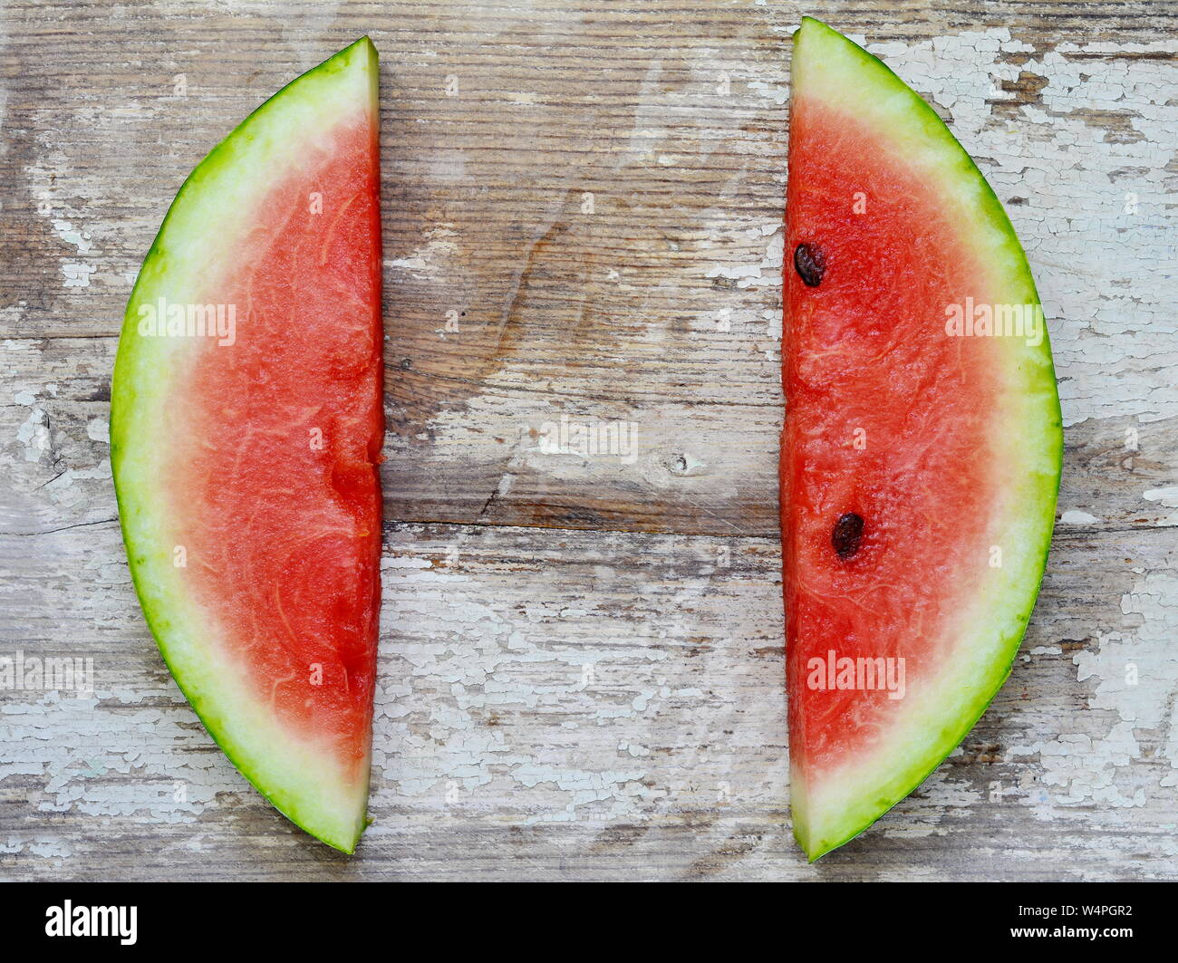 Circular Slices of watermelon as a background Stock Photo - Alamy