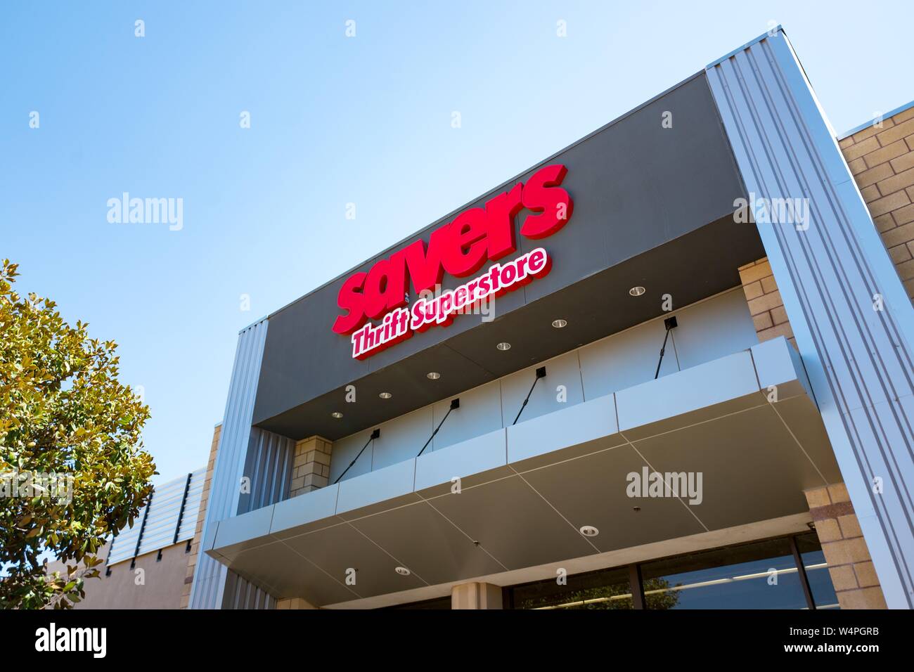 Store chain hi-res stock photography and images - Alamy