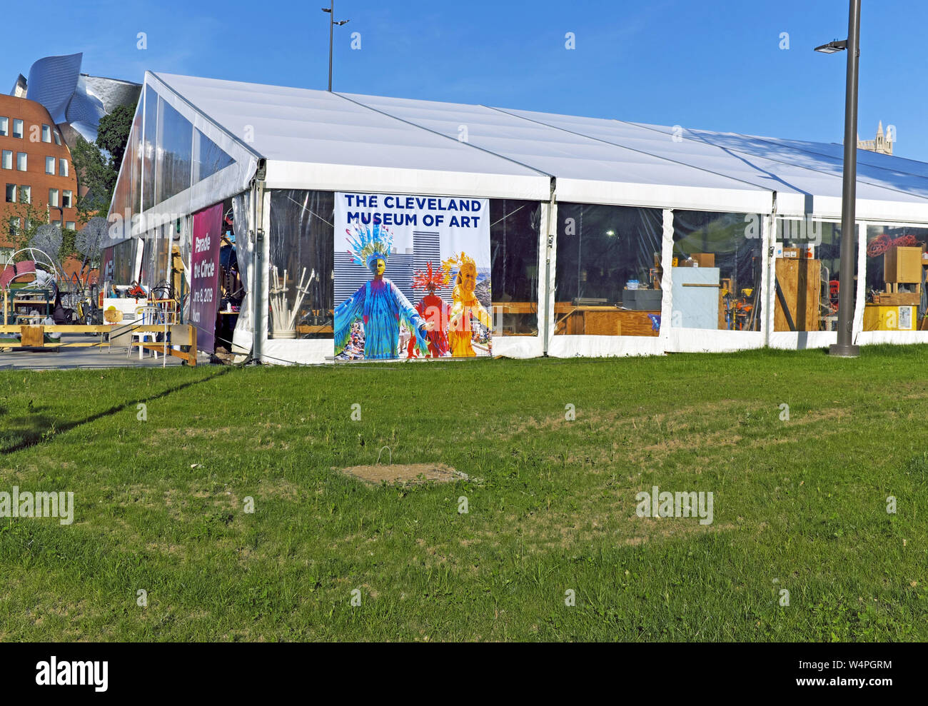 Parade the circle preparation tent hi-res stock photography and images ...