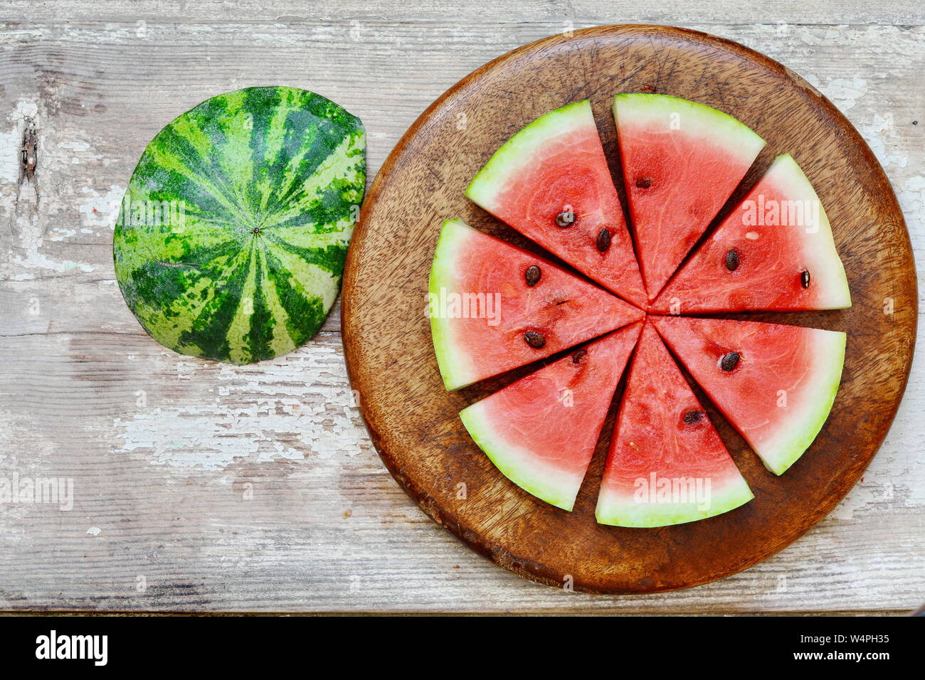 Circular Slices of watermelon as a background Stock Photo - Alamy