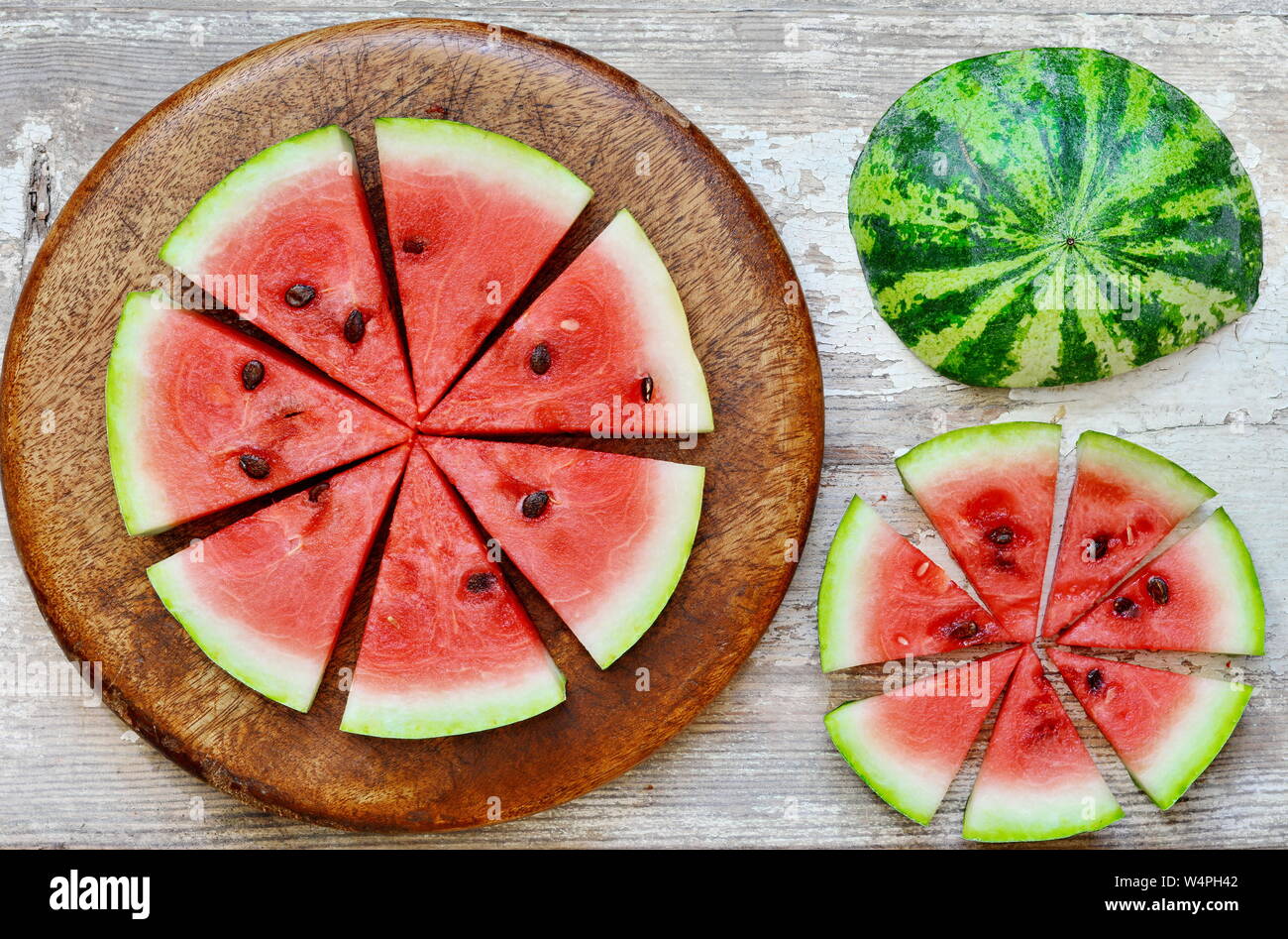 Circular Slices of watermelon as a background Stock Photo - Alamy