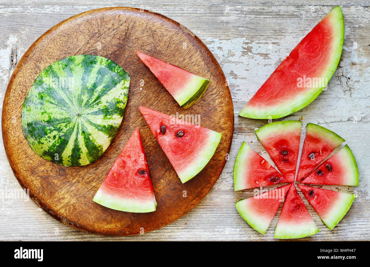 Circular Slices of watermelon as a background Stock Photo - Alamy