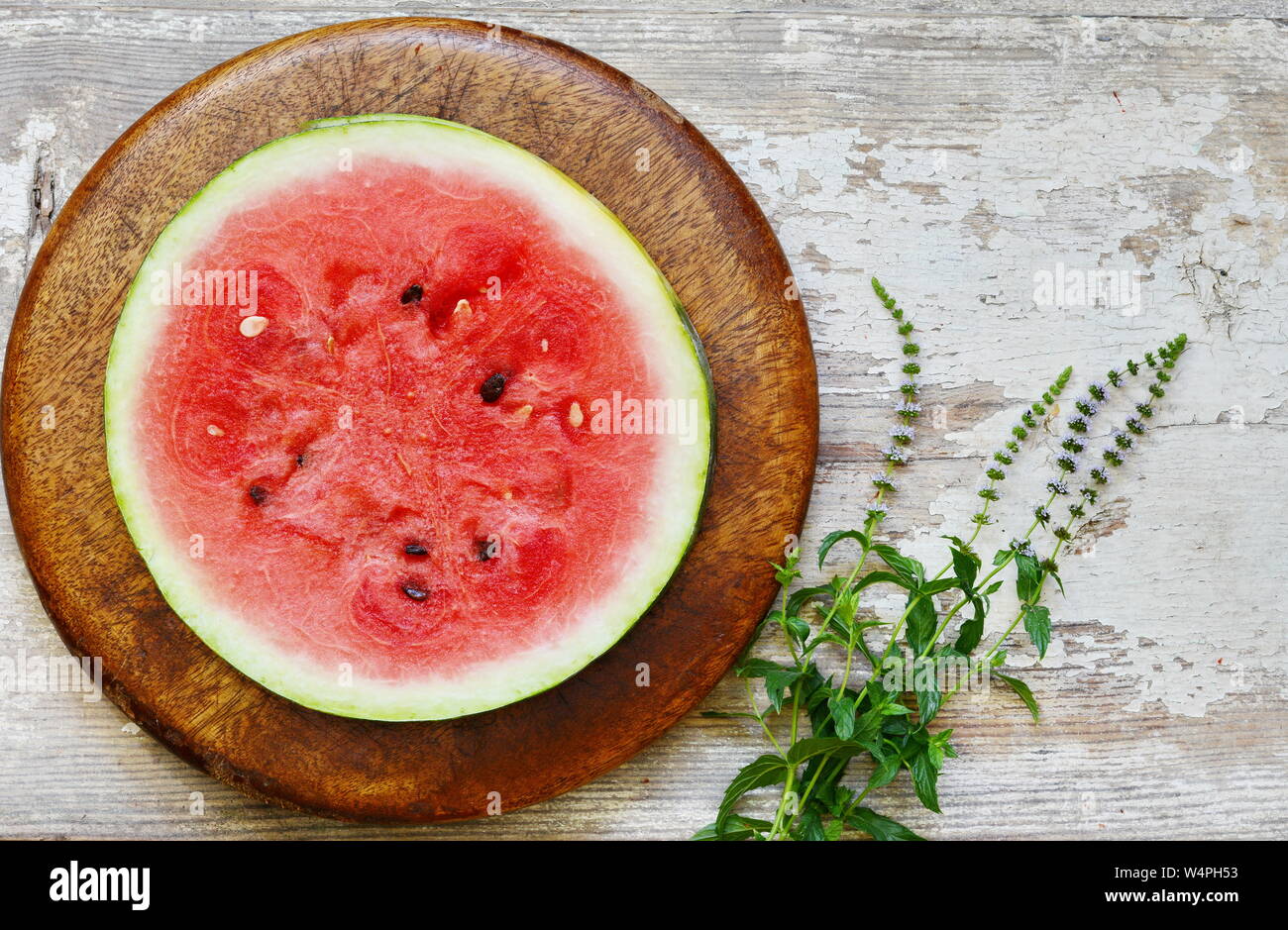 Circular Slices of watermelon as a background Stock Photo - Alamy