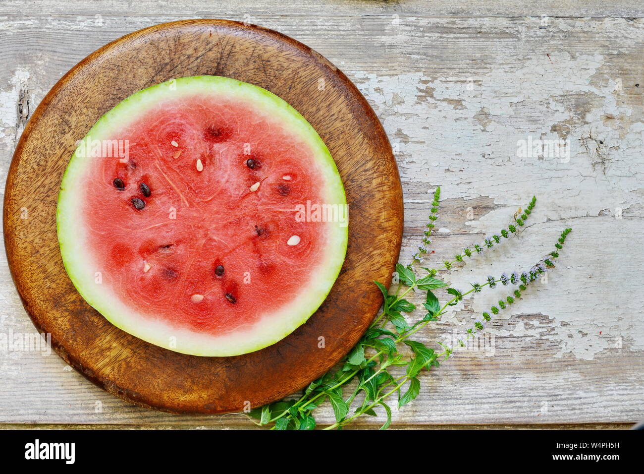Circular Slices of watermelon as a background Stock Photo - Alamy