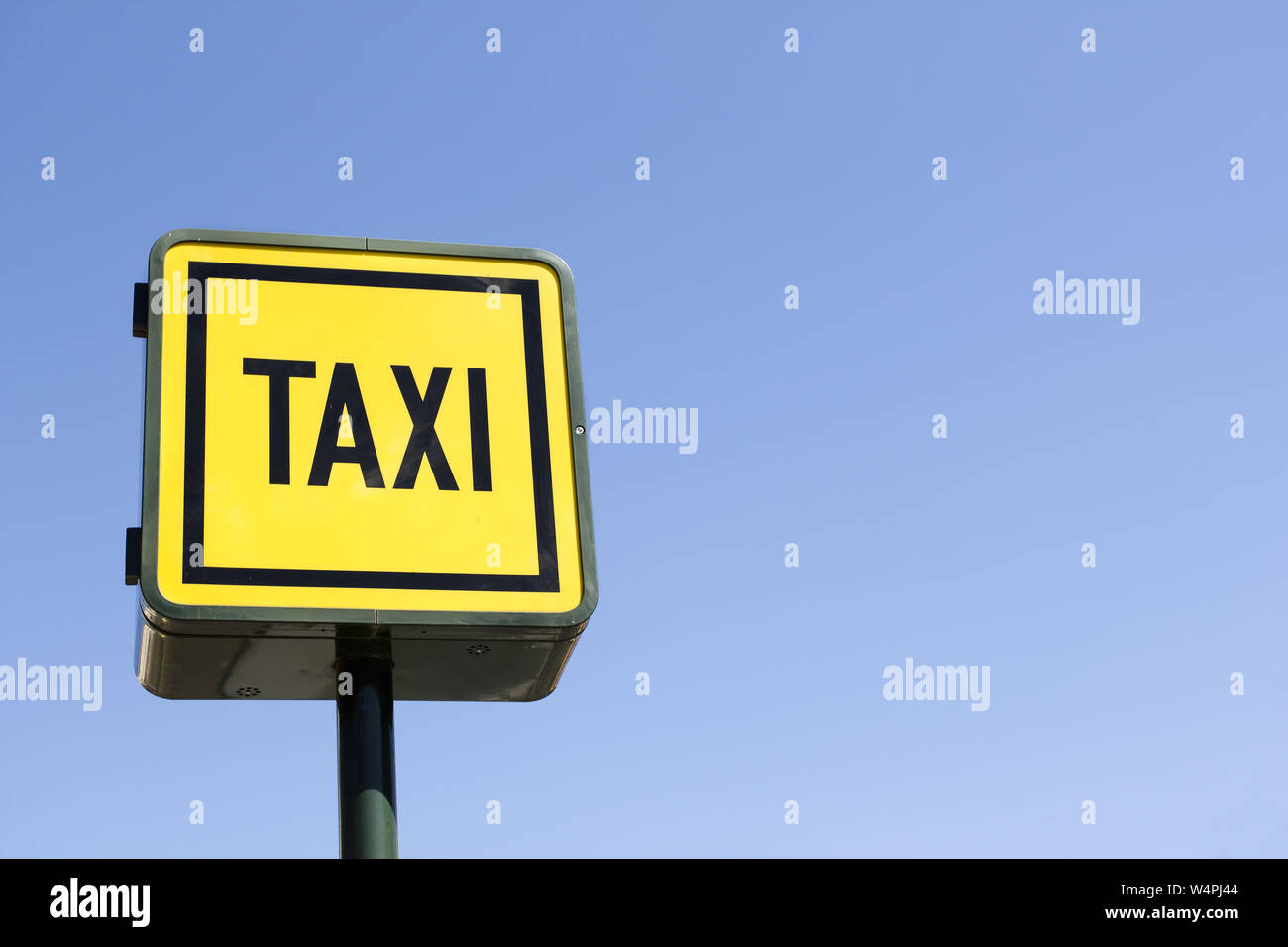 Blue road sign taxi stand hi-res stock photography and images - Alamy