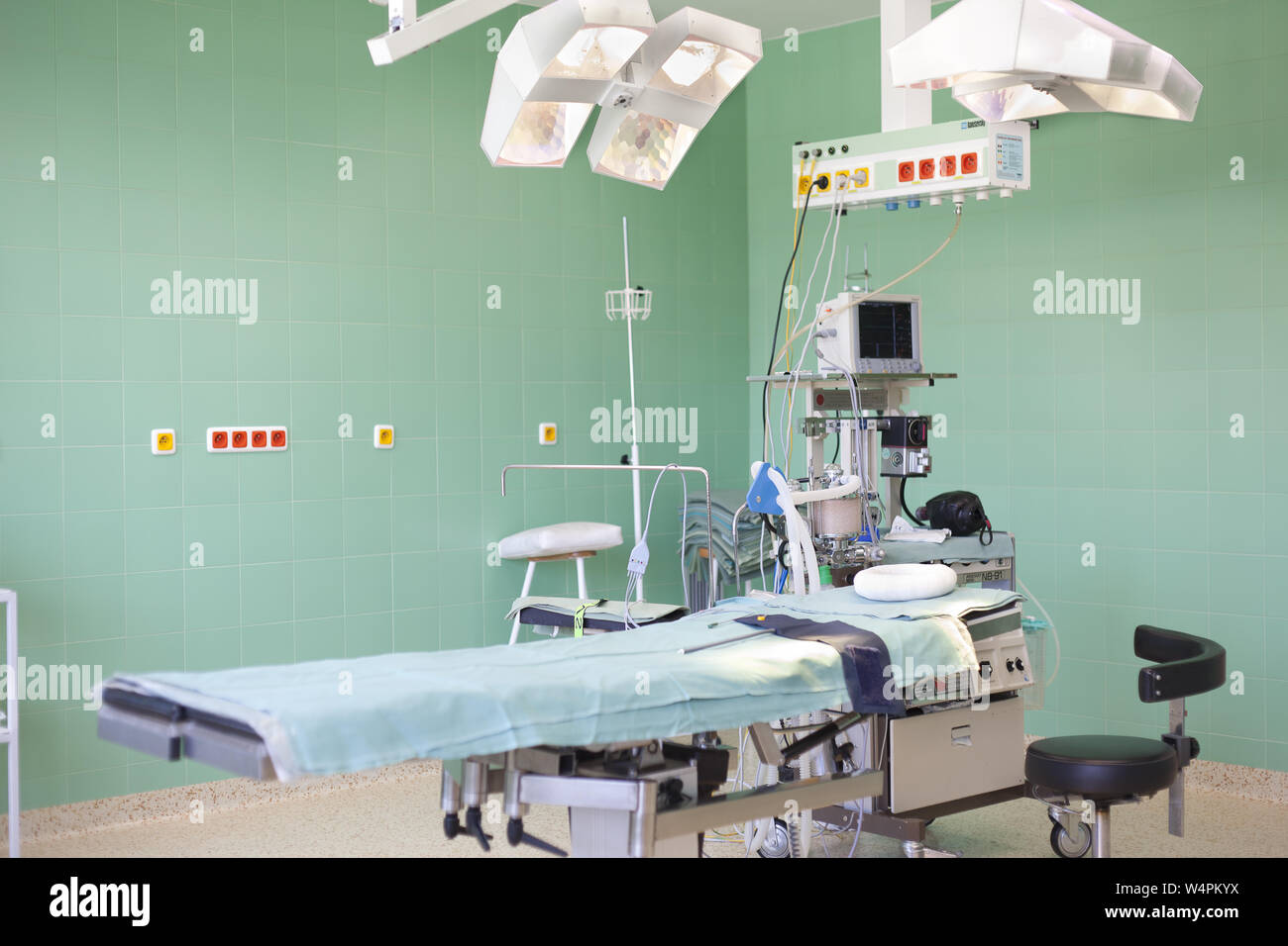 Operating room ready for operation Stock Photo - Alamy