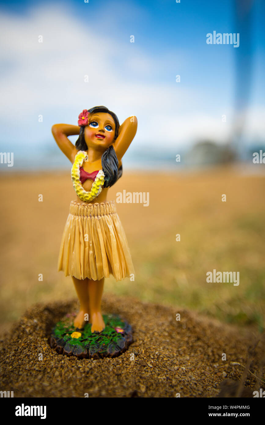 Hula girl figure hi-res stock photography and images - Alamy