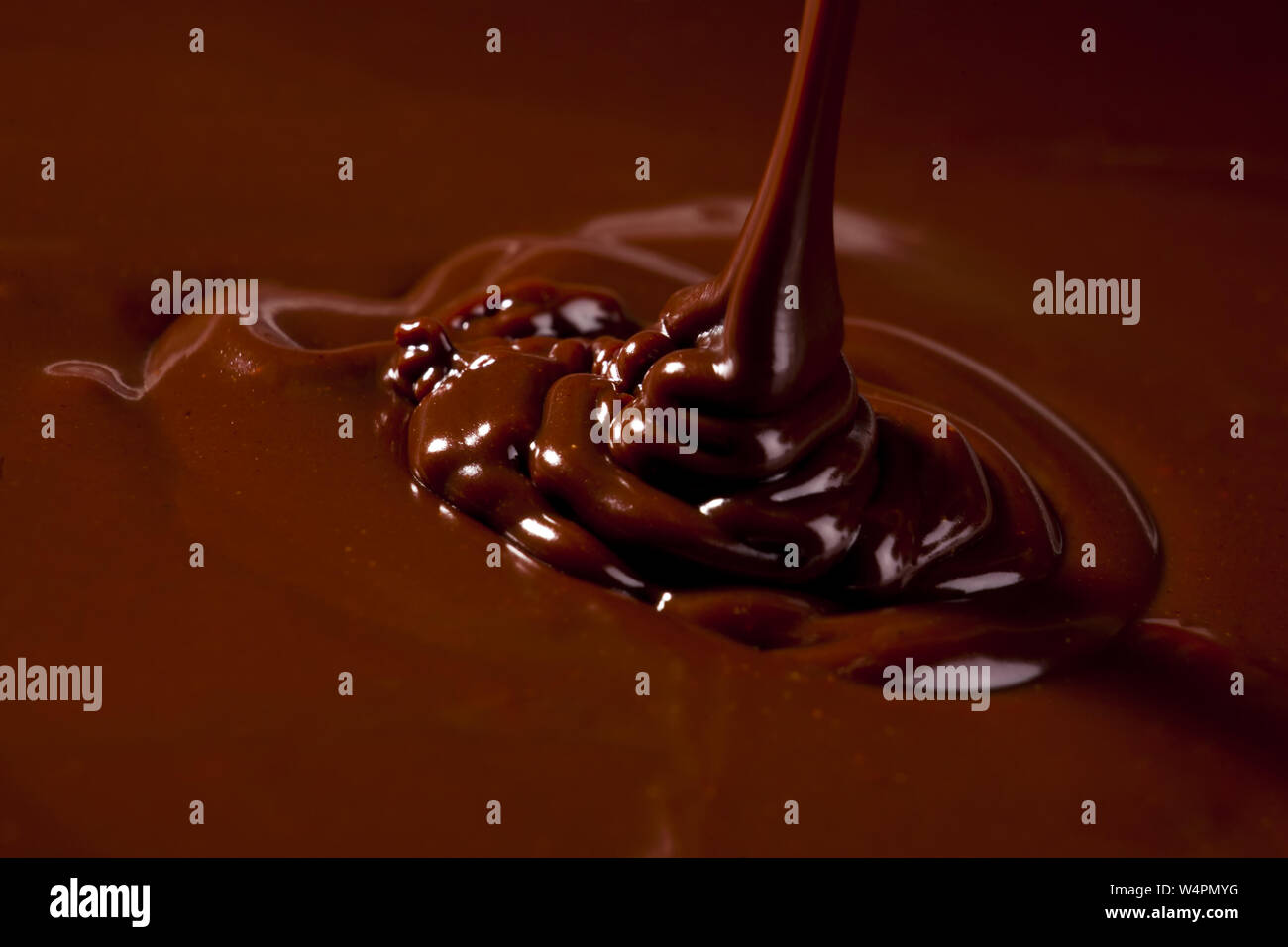 Flowing chocolate hi-res stock photography and images - Alamy
