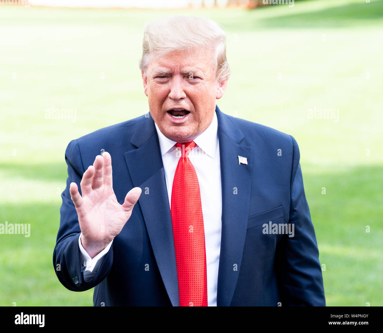 President donald trump talking hi-res stock photography and images - Alamy