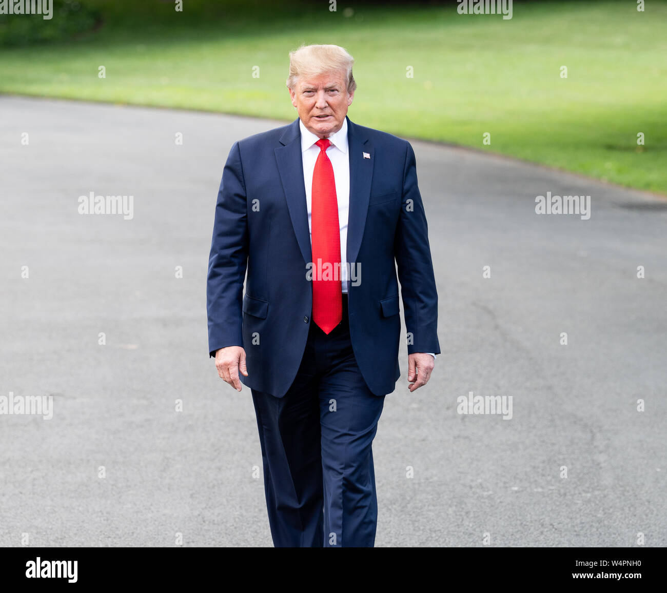 Donald trump walking hi-res stock photography and images - Alamy