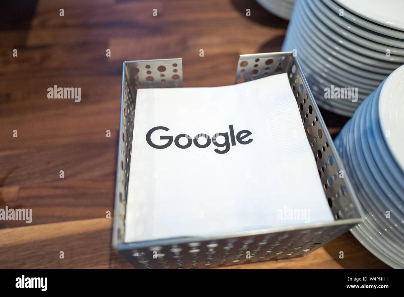 Google container engine image hi-res stock photography and images - Alamy