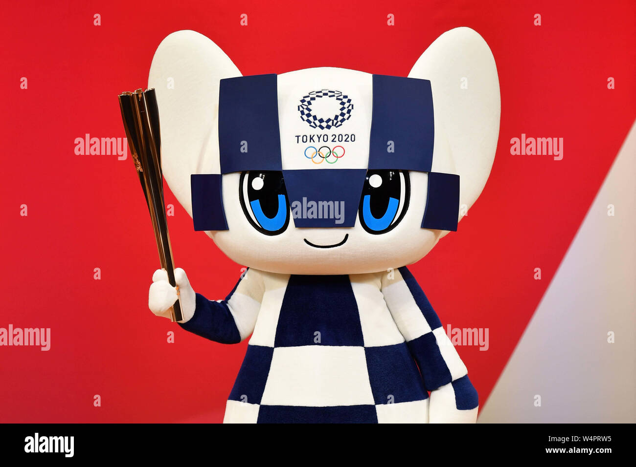 Miraitowa Tokyo Unveils Miraitowa And Someity As 2020 Olympics Mascots