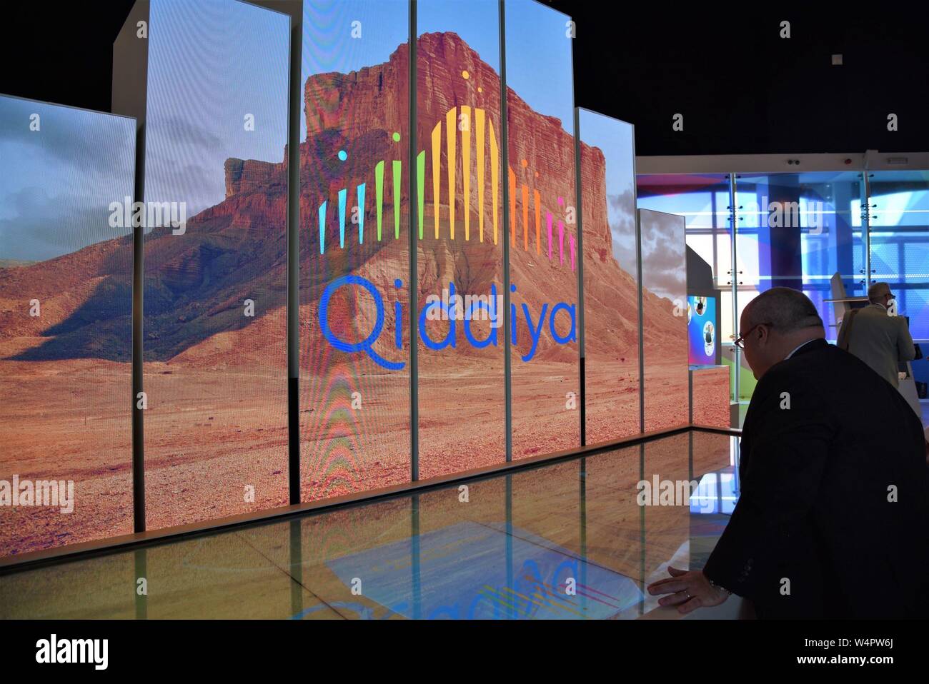 (190725) -- RIYADH, July 25, 2019 (Xinhua) -- A visitor is seen at ...