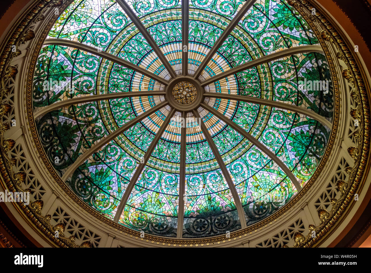 Harrisburg capital building ceiling hi-res stock photography and images ...