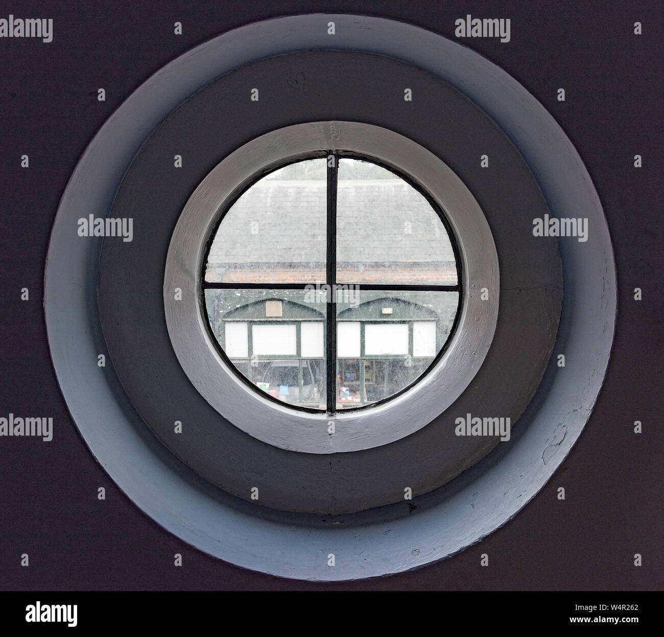 Sunken windows hi-res stock photography and images - Alamy