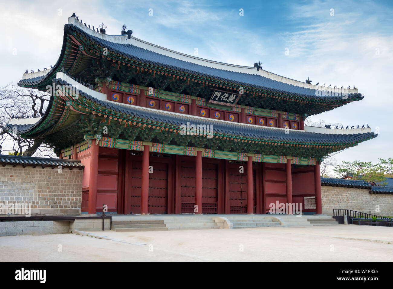 Korean traditional gate hi-res stock photography and images - Alamy