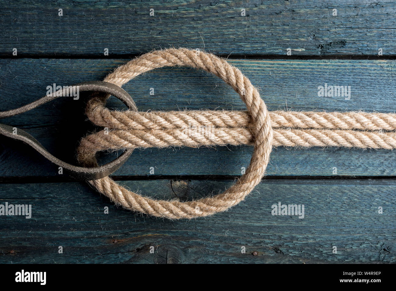 Lark's Head Knot. Rope node Stock Photo - Alamy