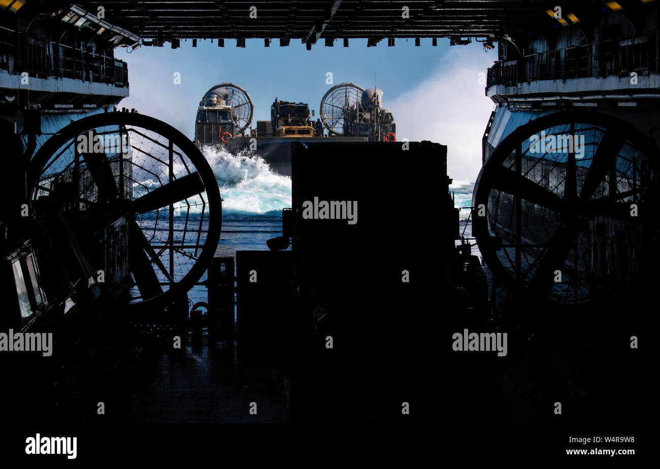Lcac recovery hi-res stock photography and images - Alamy