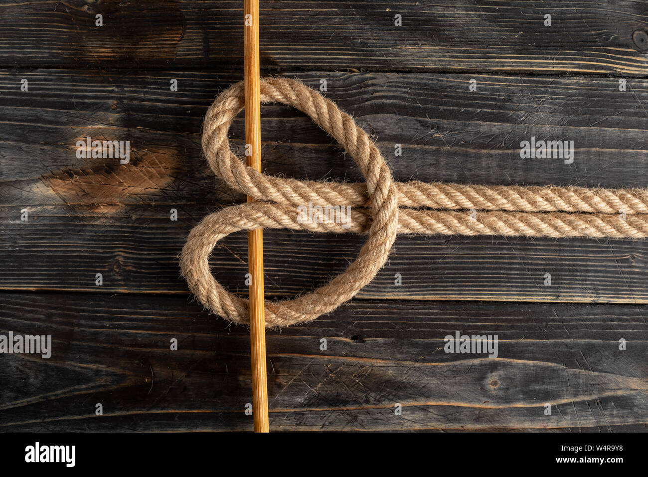 Lark's Head Knot. Rope node Stock Photo - Alamy
