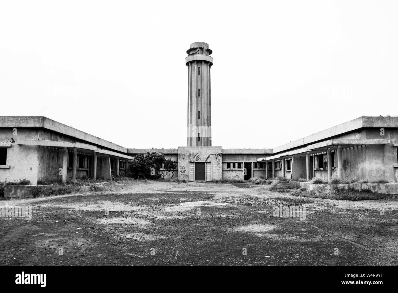 Exterior building construction time Black and White Stock Photos ...