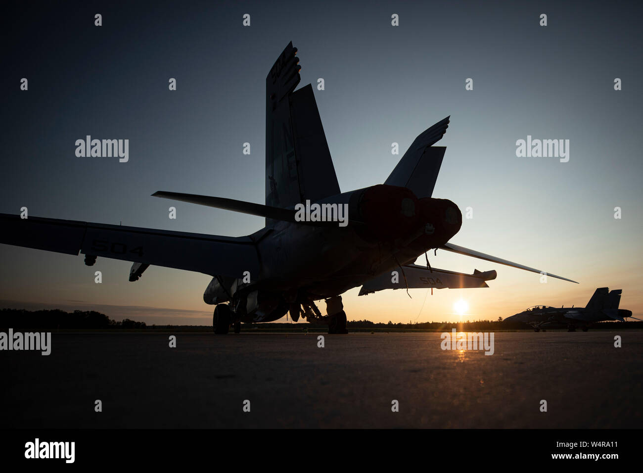 Multiple ea 18g growlers hi-res stock photography and images - Alamy