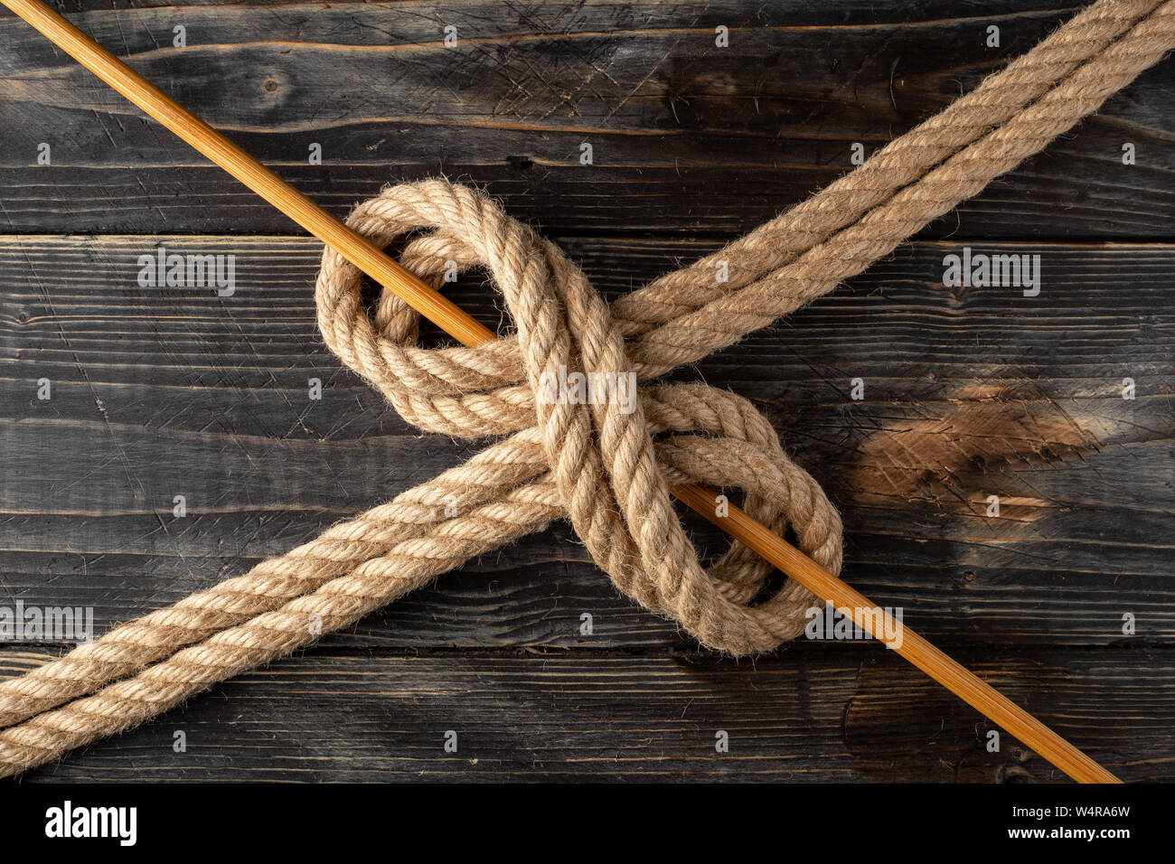 Clove hitch knot hi-res stock photography and images - Alamy