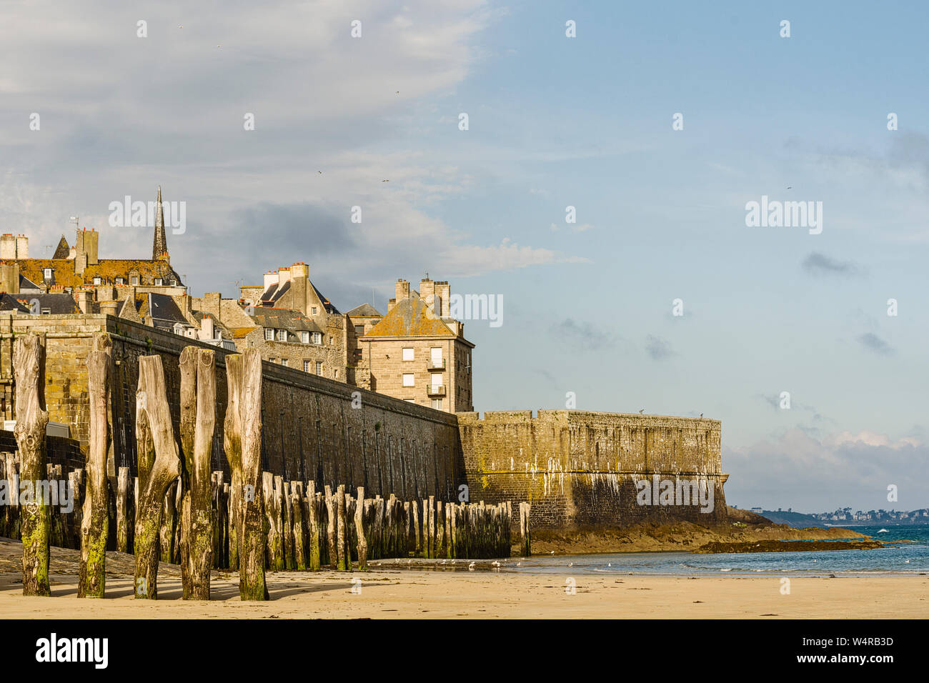 Parapet rock hi-res stock photography and images - Alamy