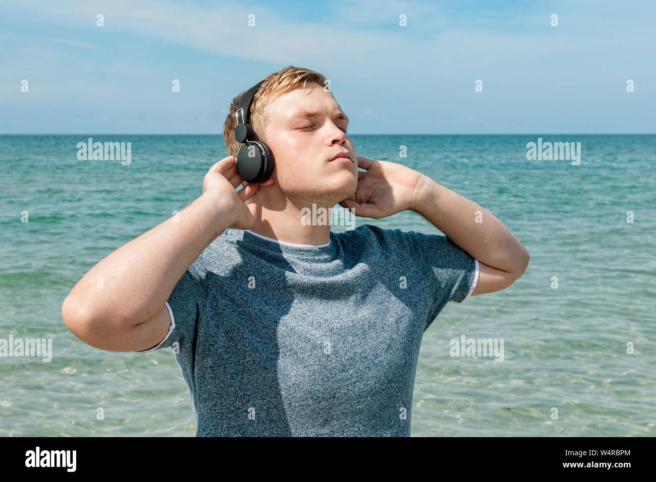 Guy listening music on beach hi-res stock photography and images - Alamy