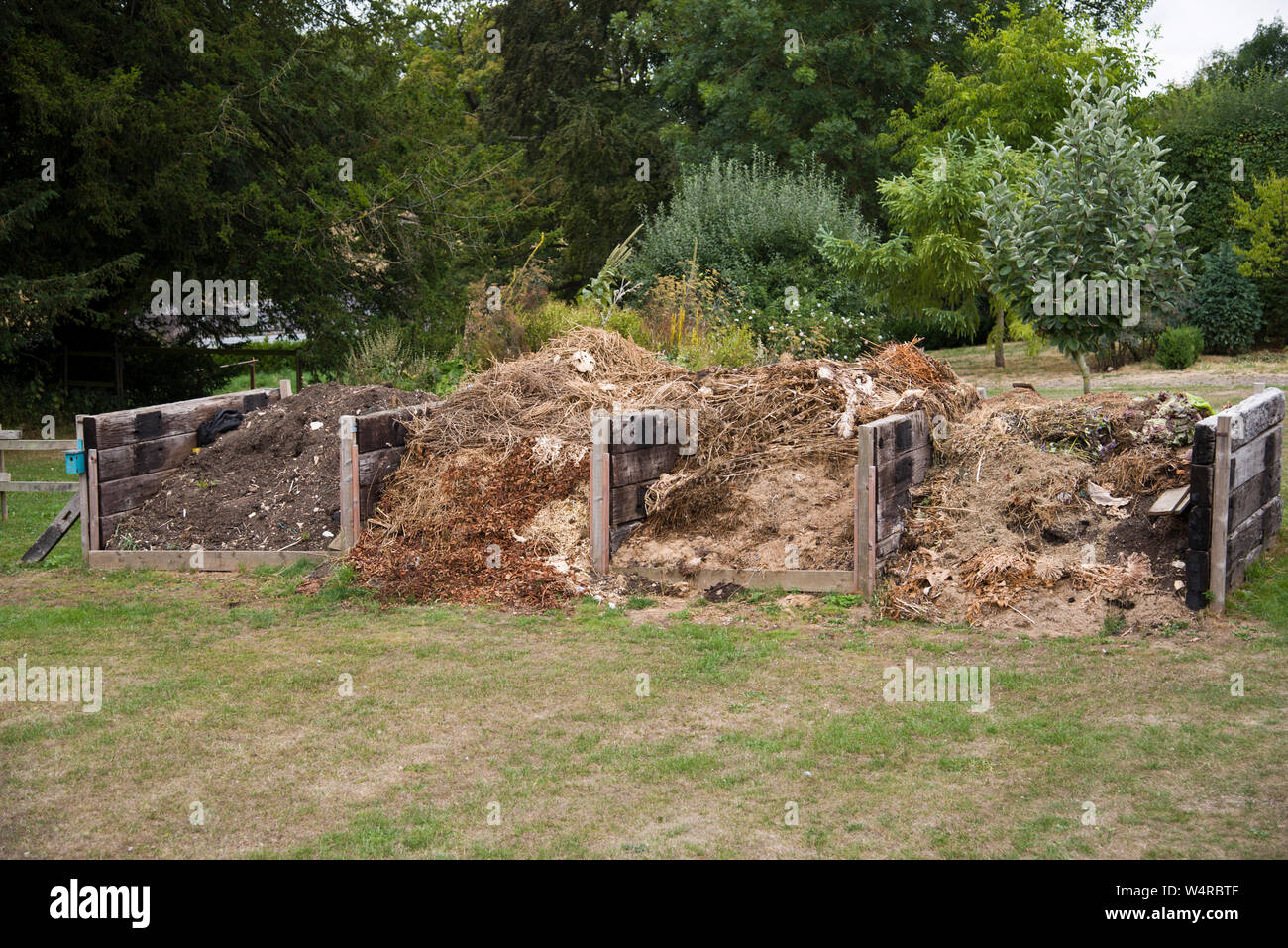 Traditional garden compost bin Stock Photo - Alamy