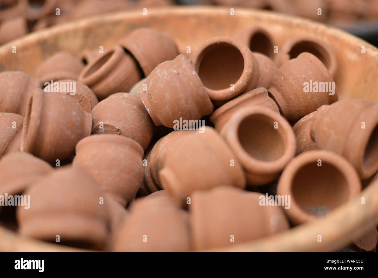 Indian pottery basket hi-res stock photography and images - Alamy