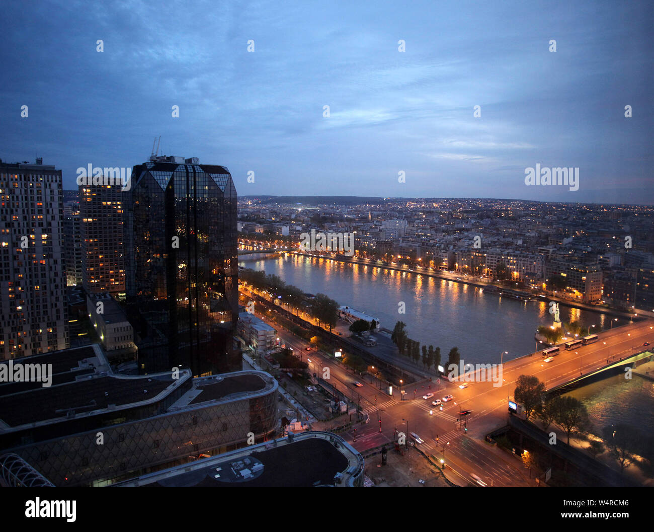 Paris dusk lighting hi-res stock photography and images - Alamy