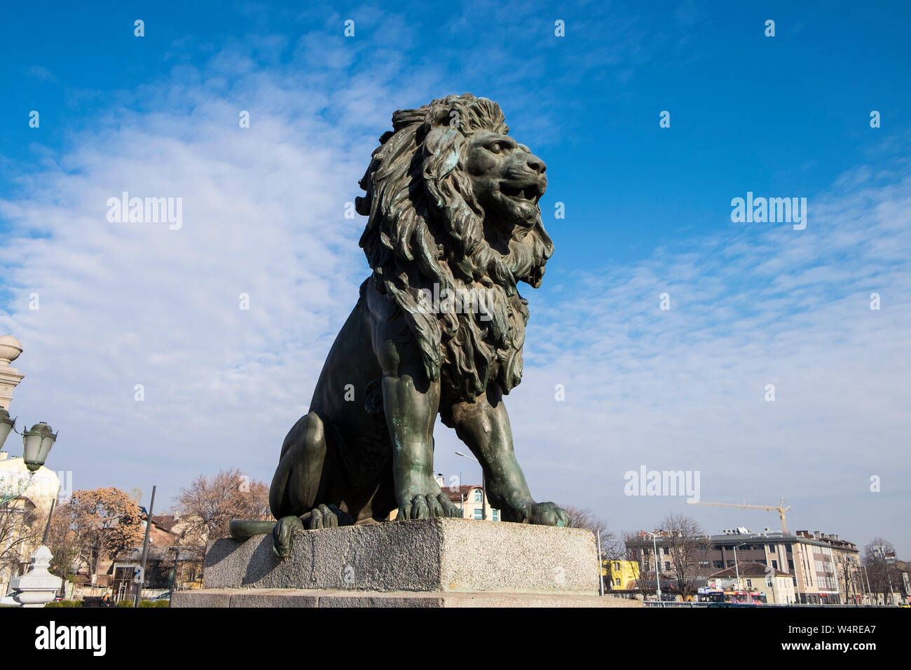 Images of lion sculptures hi-res stock photography and images - Alamy