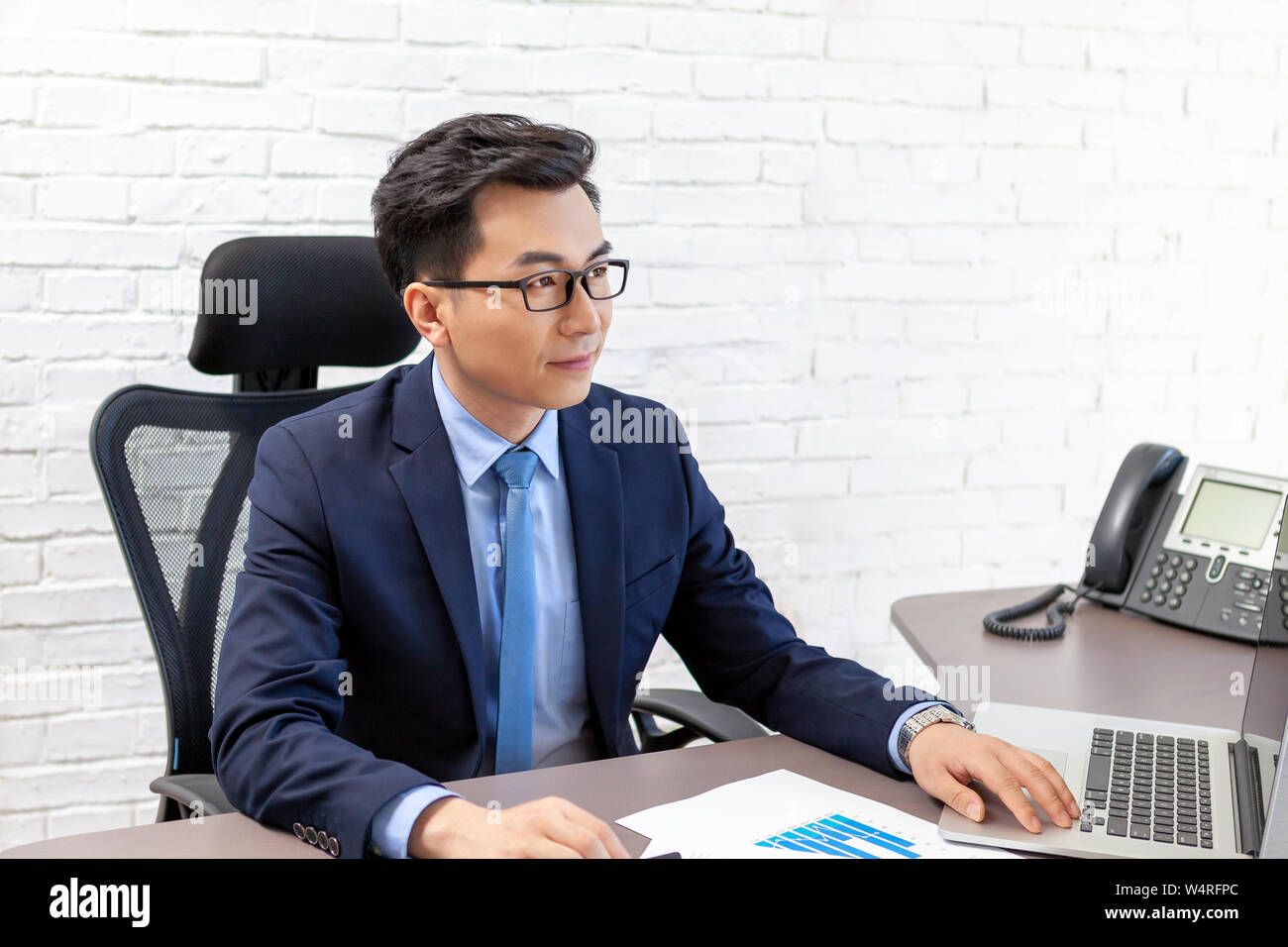 China man sitting working hi-res stock photography and images - Alamy