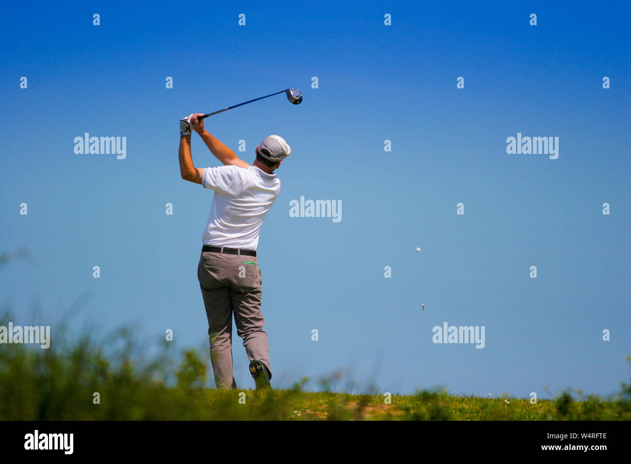 man golfer in action on a golf course Stock Photo - Alamy
