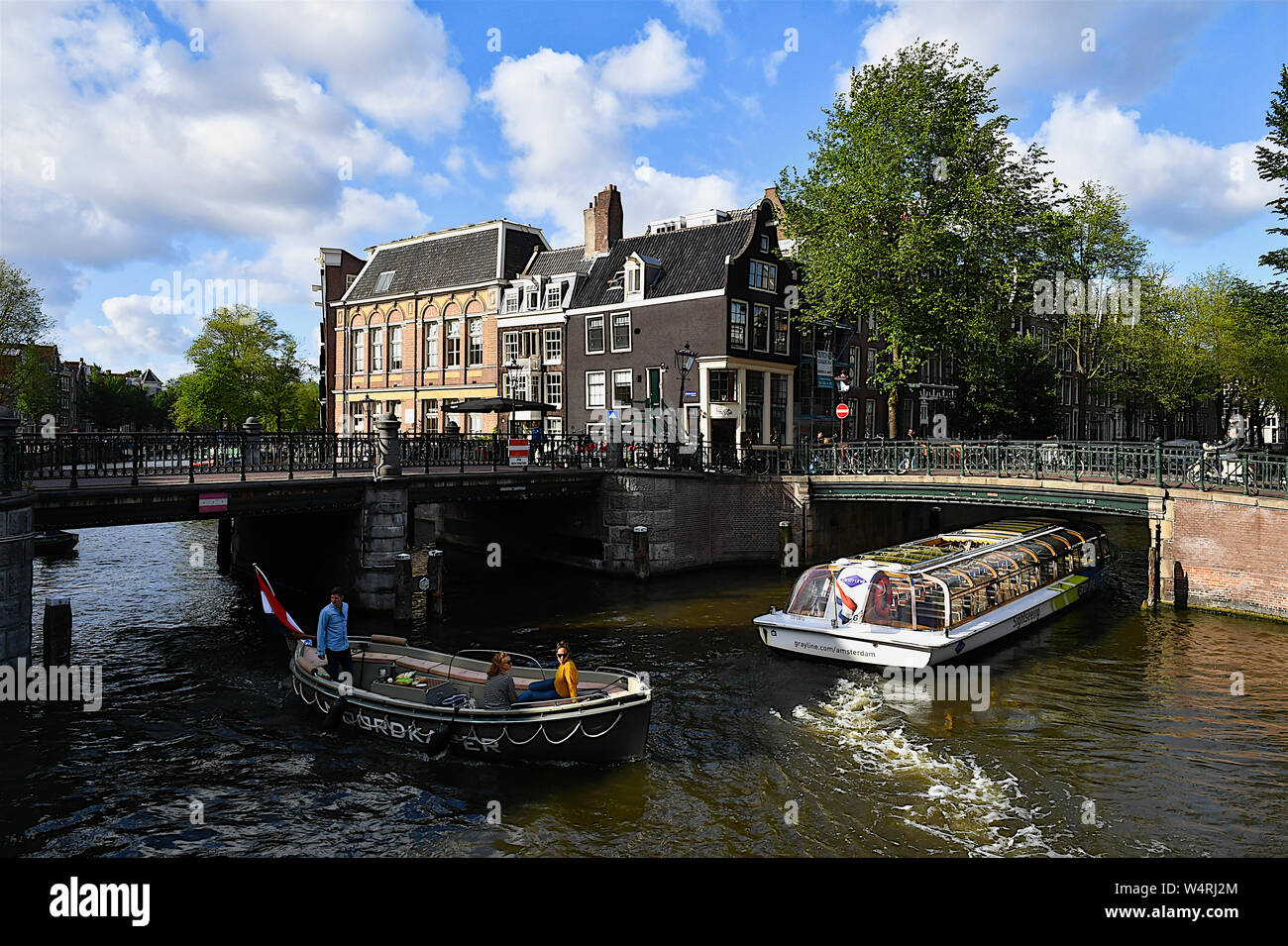 Tourboat passing under bridge hi-res stock photography and images - Alamy