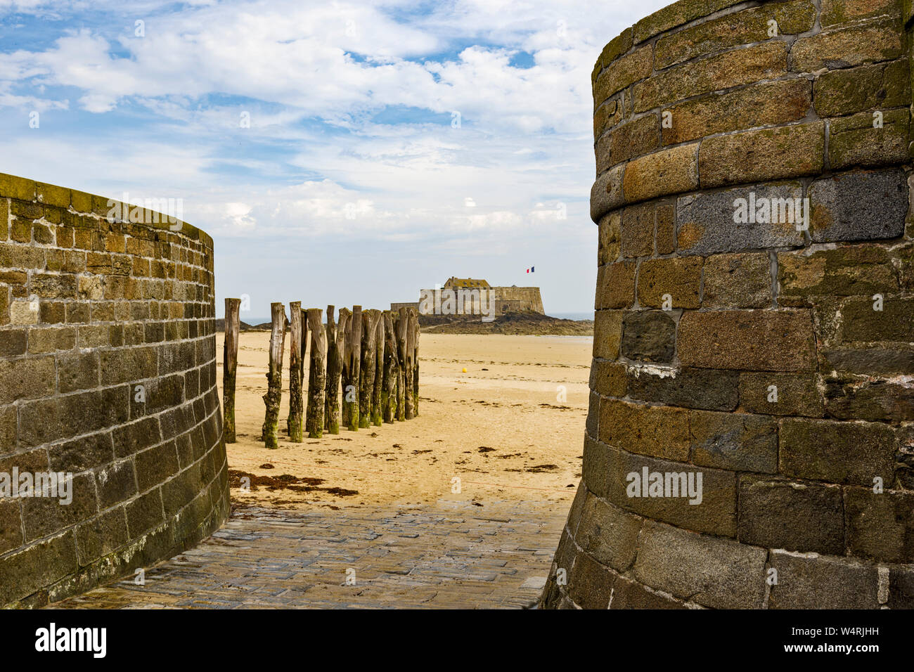 Fort National was built by the engineer Simeon Garengeau according to ...
