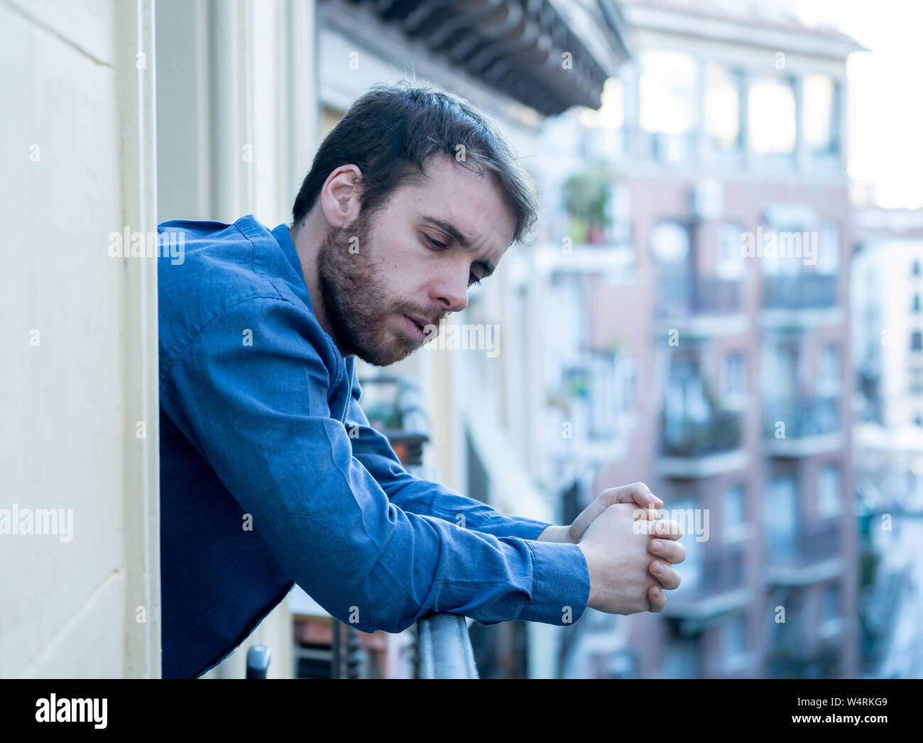Man outside house sad hi-res stock photography and images - Alamy
